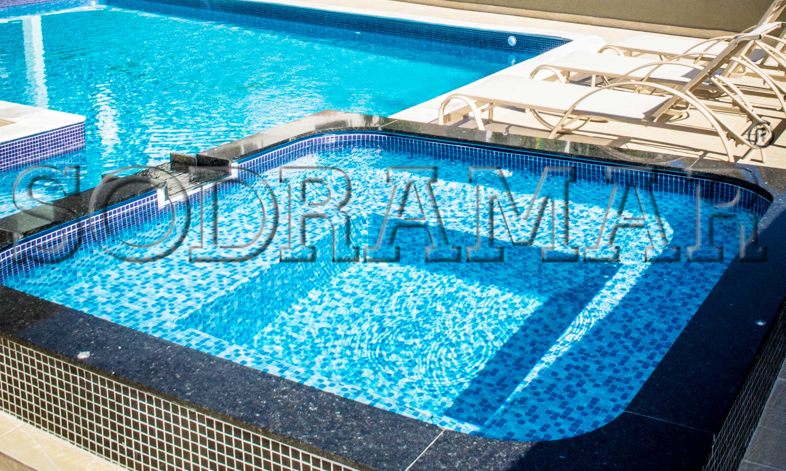 6 razones para tener un jacuzzi en tu piscina